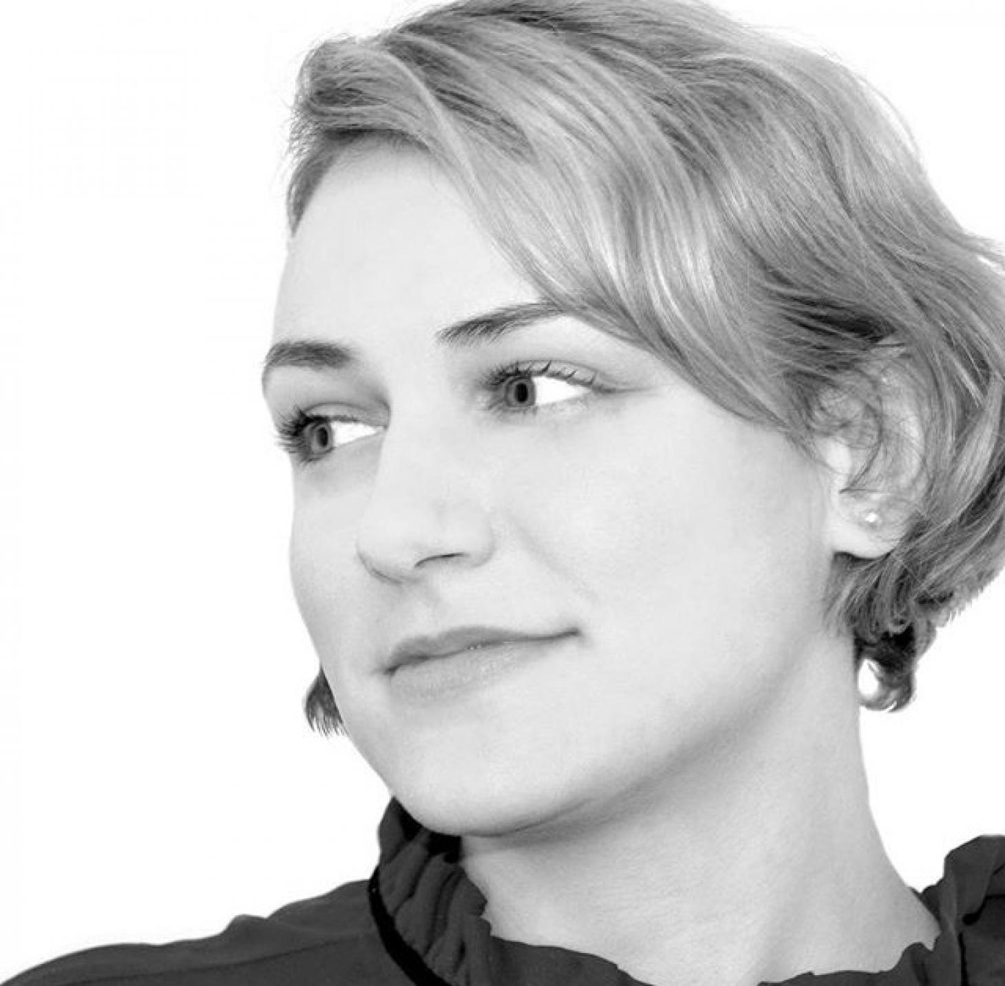 the bureau : Lisa Rossi nommée Designer Graphique