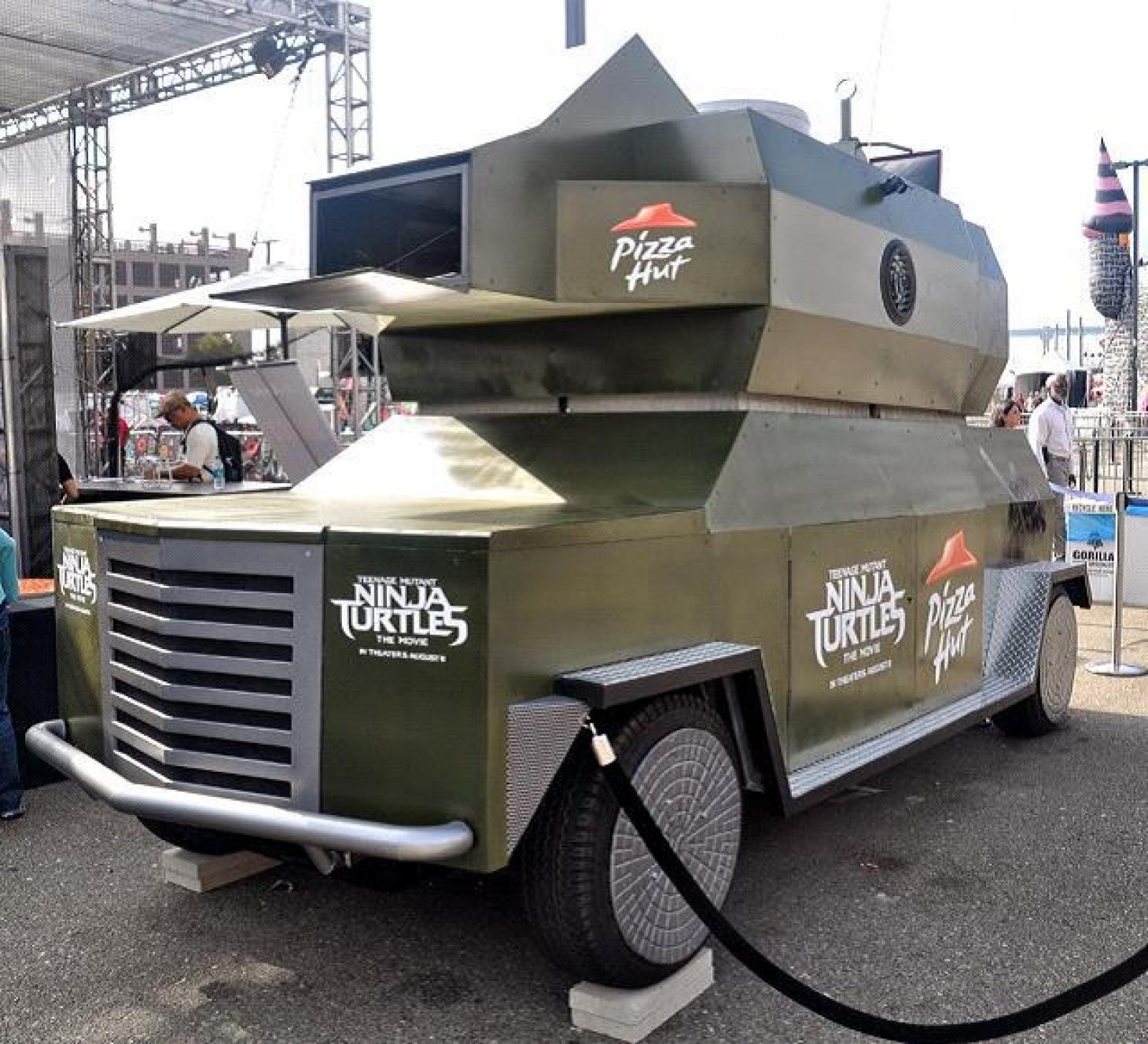 Pizza Hut lance The Pizza Thrower, opération marketing innovante ...